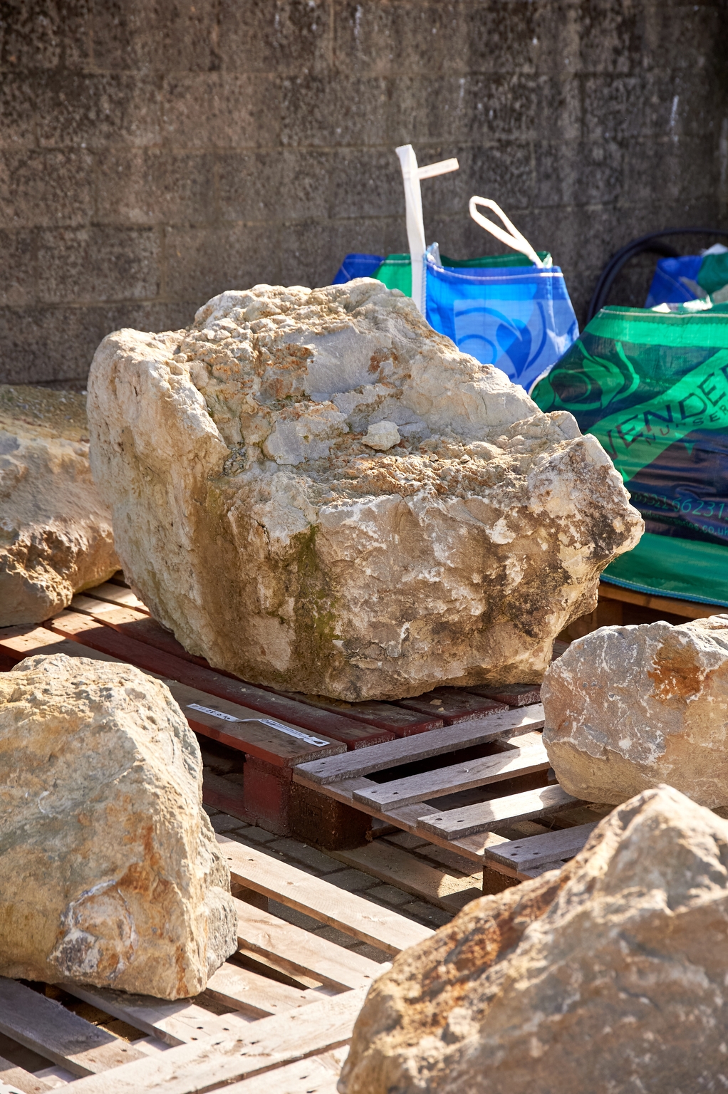 Kent Ragstone Rockery Stones 12 - Provender Nurseries - Wholesale ...